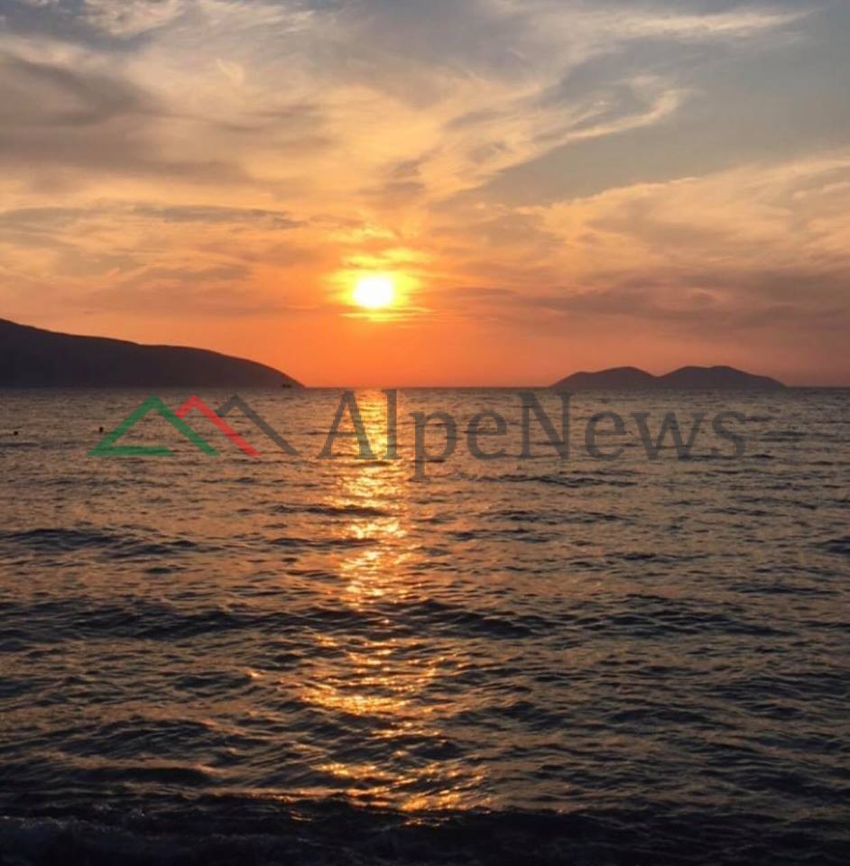 NË VLORË/ Perëndimi i mrekullueshëm në bregdet. Gjithçka duket si në ... NË VLORË/ Perëndimi i mrekullueshëm në bregdet. Gjithçka duket si në ...